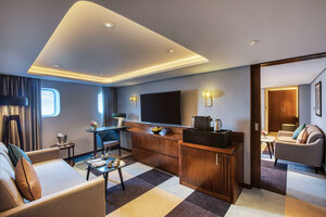 Queen Elizabeth 2 (No:Queen Elizabeth 2, Port Rashid), otel  Dubai'den