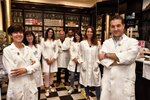 Farmacia Inglese (Liguria, Provincia di Savona, Alassio, Corso Dante Alighieri), i̇laç firmaları