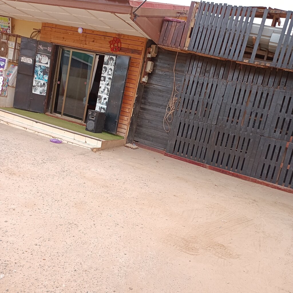 Güzellik salonu Combs & Scissors Ghana Ltd Barbershop Lakeside Branch, Dünya, foto