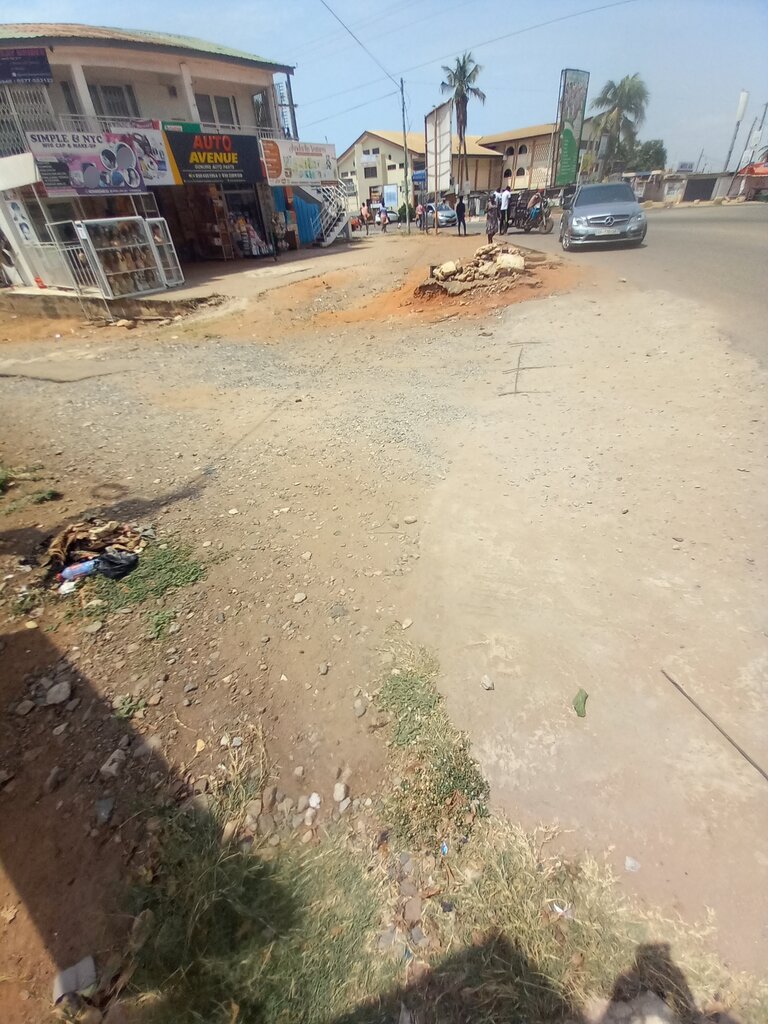 Otomobil yedek parçaları Auto Avenue, Akra, foto