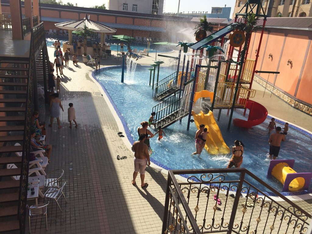 Su parkı Atlantis Yüzme Havuzu, Buhara, foto