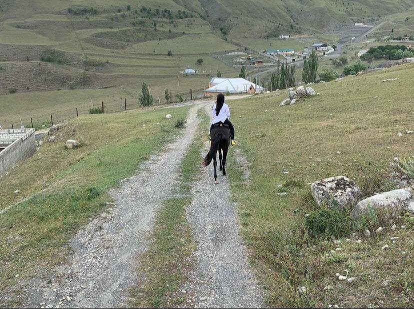 At ve binicilik kulüpleri Конный клуб, Kuzey Osetya‑Alanya, foto