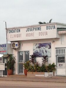 Fondation Joséphine Bouya clinique (Brazzaville, Commune de Poto-Poto, Rue des Balaris), tıp merkezleri ve klinikler  Brazzaville'den