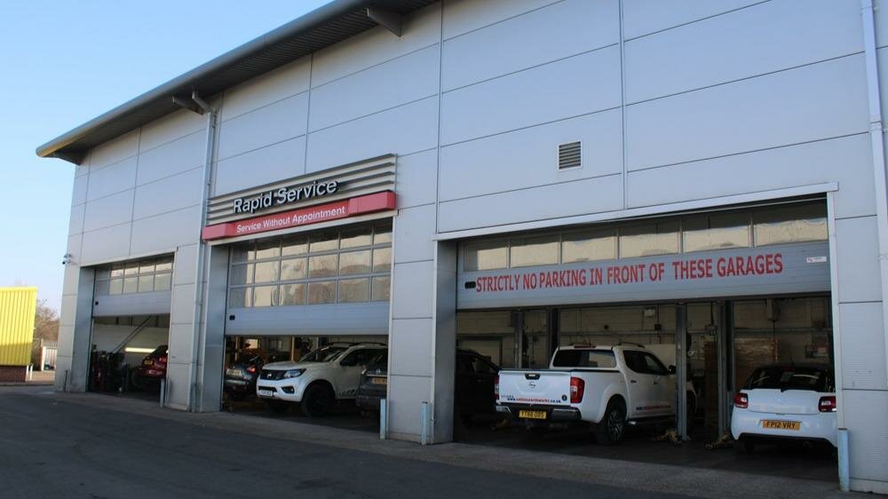 Otomobil satış galerileri Evans Halshaw Nissan Doncaster, İngiltere, foto
