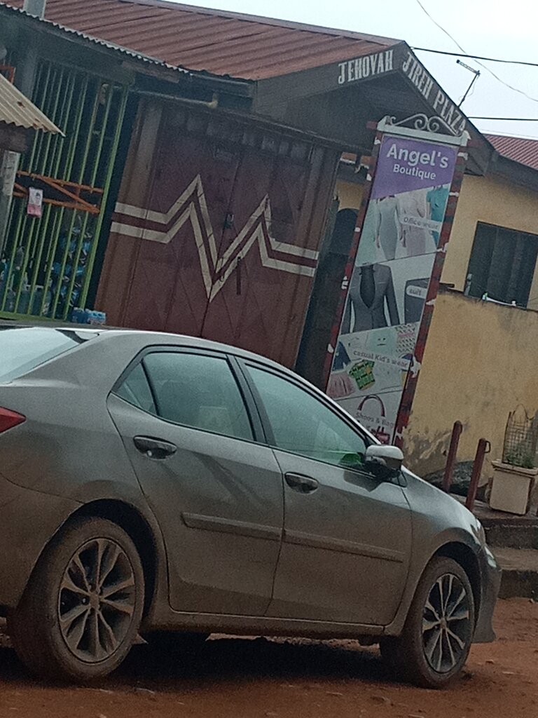 Giyim mağazası Angel's boutique, Akra, foto