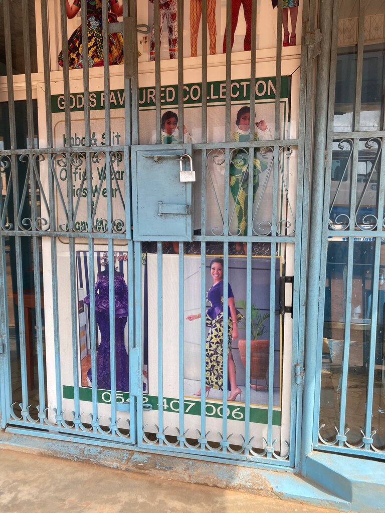 Giyim mağazası God's Favoured Collection, Dünya, foto