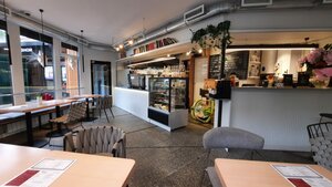 Meeting point (Lenina Avenue No:17Б), kafe  Zelenogorsk'tan