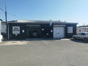Black and white (Semafornaya Street No:443с16), otomobil servisi  Krasnoyarsk'tan