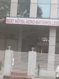 Best hôtel de l'aéroport (Brazzaville, Commune de Moungali, Rue Nko), otel  Brazzaville'den