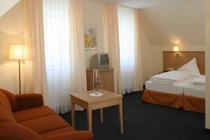 Ratskeller Lauda (Josef-Schmitt-Straße No:17, Lauda-Königshofen), otel  Lauda‑Konigshofen'dan