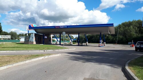Benzin istasyonu Surgutneftegas, Kaliningrad, foto
