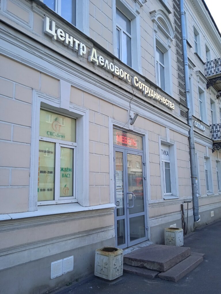 Emlak ofisi Kvartirny vopros, Lomonosov, foto