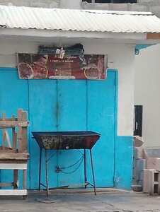 Restaurant porc a la braise (Brazzaville, Commune de Poto-Poto, Rue de la Mfoa), restoran  Brazzaville'den