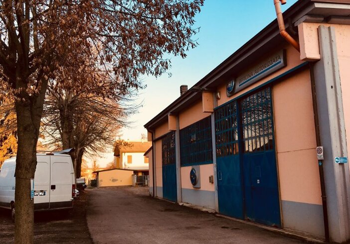 Otomobil servisi Autofficina Bellaria, Lombardiya, foto
