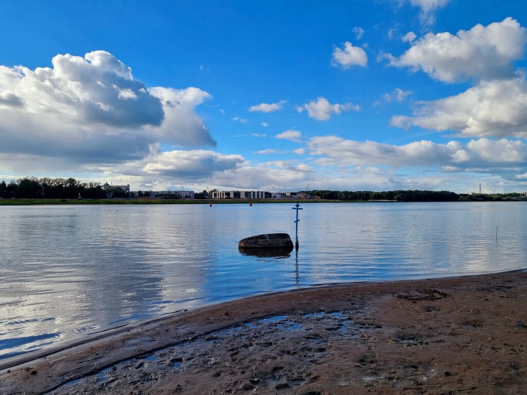 Turistik yerler The Stone of Antoniy Rimlyanin, Velikiy Novgorod, foto