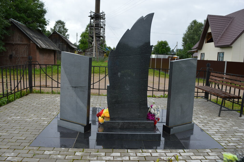 Anıt, heykel Землякам, павшим в годы Великой Отечественной войны, Vologodskaya oblastı, foto