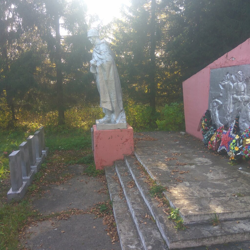 Anıt, heykel Воинам Оричевского танкового подразделения, отдавшим жизнь за Родину, Kirovskaya oblastı, foto