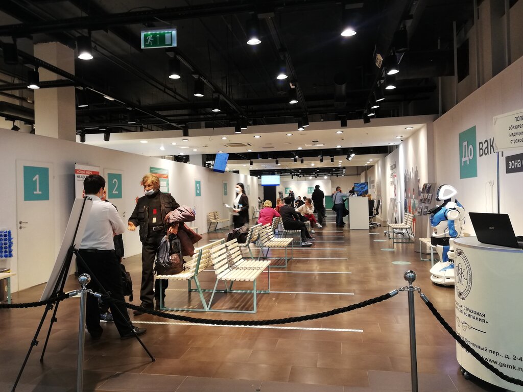 Aşılama noktası Пункт вакцинации в ТРЦ Галерея, Saint‑Petersburg, foto
