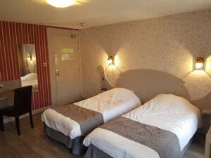 Logis Hôtel Restaurant de la Poste (Auvergne-Rhône-Alpes, Haute-Loire, Arrondissement d'Yssingeaux, Tence, Rue de Saint Agrève, 12), otel