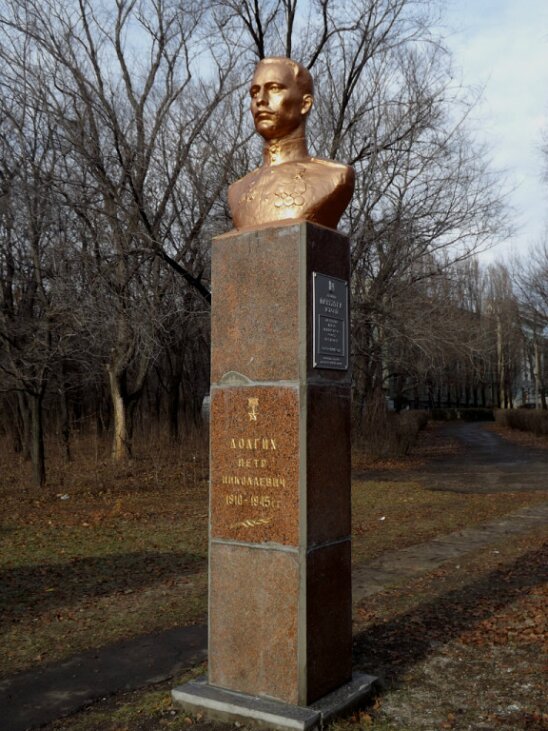 Anıt, heykel П.Н. Долгих, Krasnyi Luch, foto