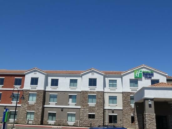 Otel Holiday Inn Express & Suites Brentwood, Brentwood, foto