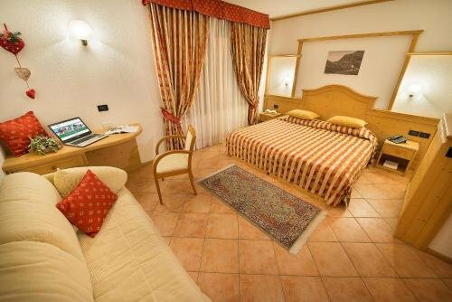 Otel Hotel Bucaneve, Lombardiya, foto