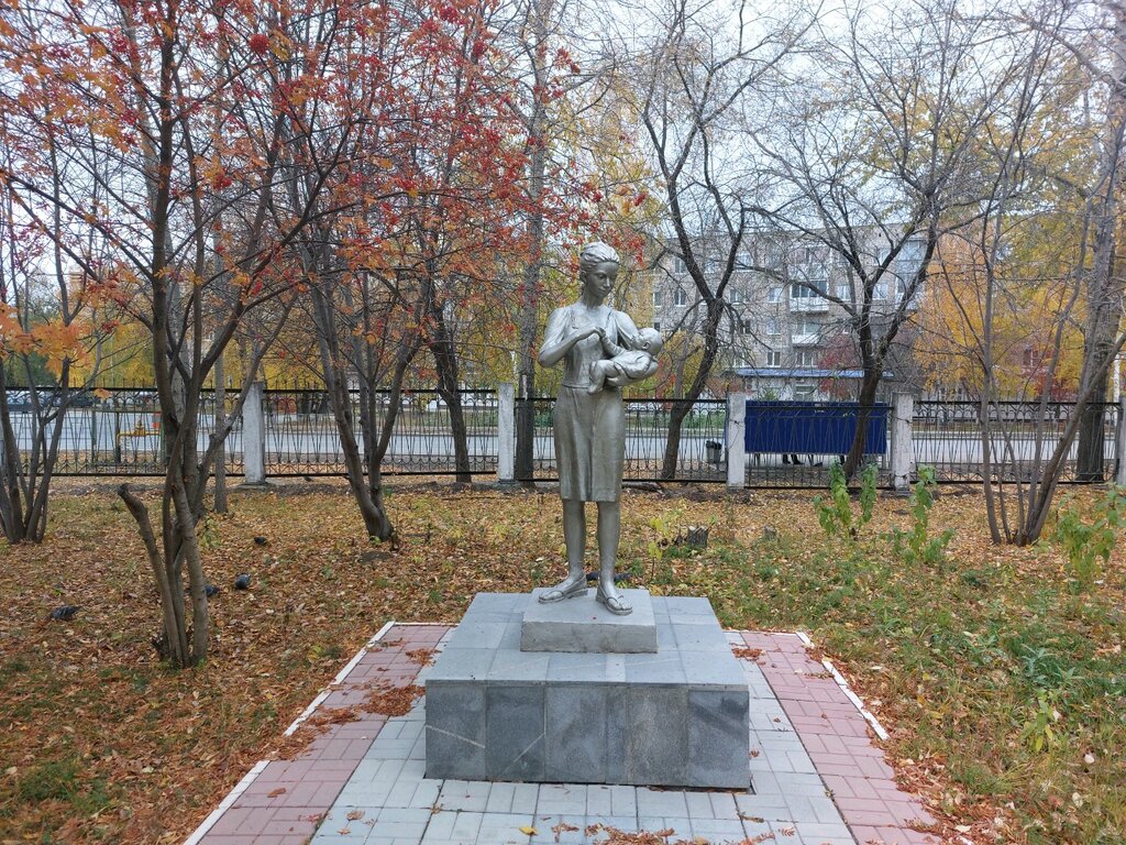 Park, sokak heykeli Мать и ребёнок, Beriozovski, foto
