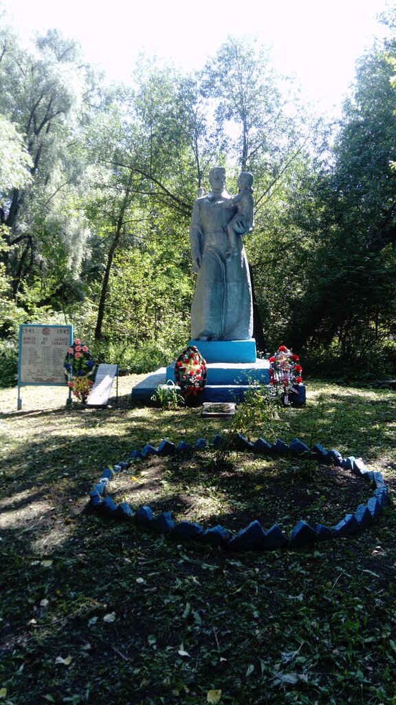 Anıt, heykel Братская могила, Orlovskaya oblastı, foto