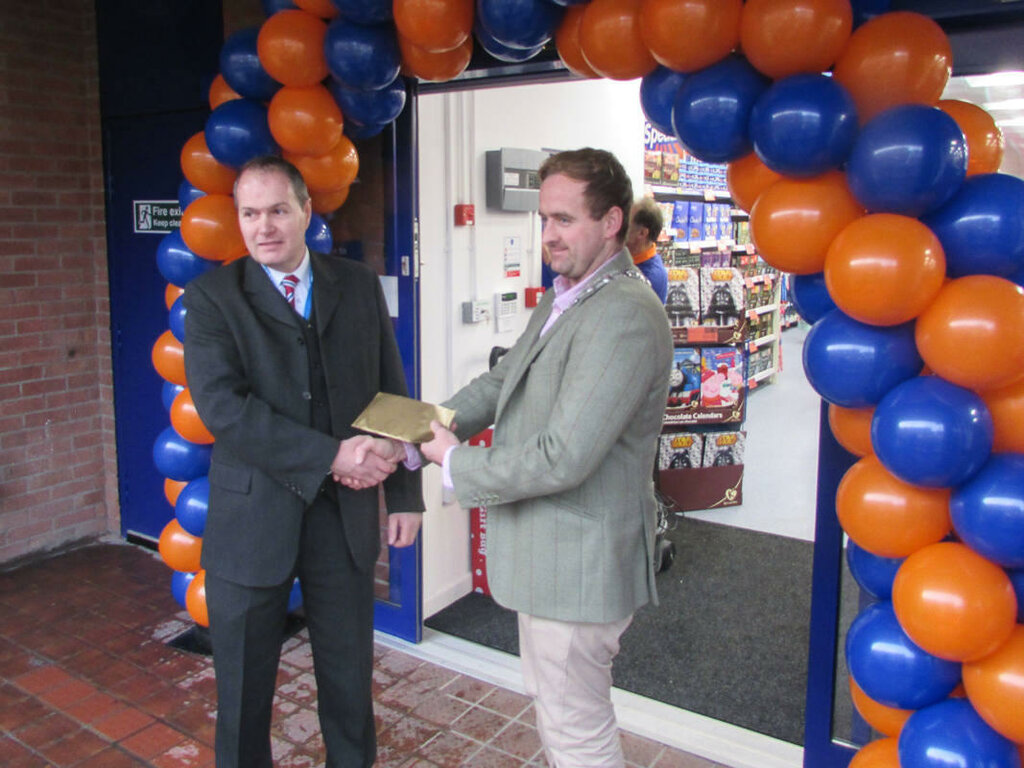 i̇ndirim ve fırsat sistemleri B&m Store, İngiltere, foto