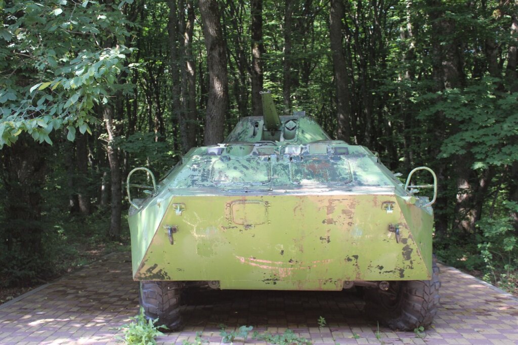 Teknoloji anıtı БРДМ Советский бронеавтомобиль БА-10, Stavropol, foto