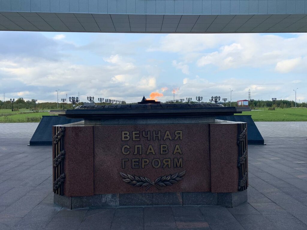 Anıt, heykel Вечный огонь, Salehard, foto