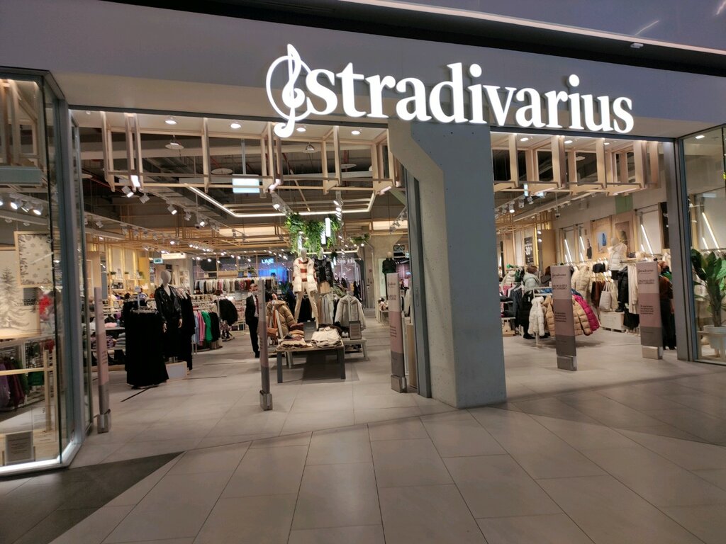 Giyim mağazası Stradivarius, Moskova, foto