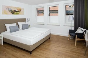 Das Hotel am alten Park (Frölichstraße No:17, Augsburg), otel  Augsburg'dan