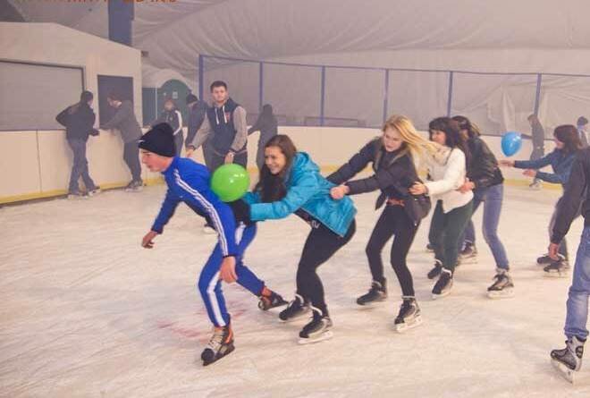 Buz pateni pistleri Ledovy katok Lazurny, Taganrog, foto
