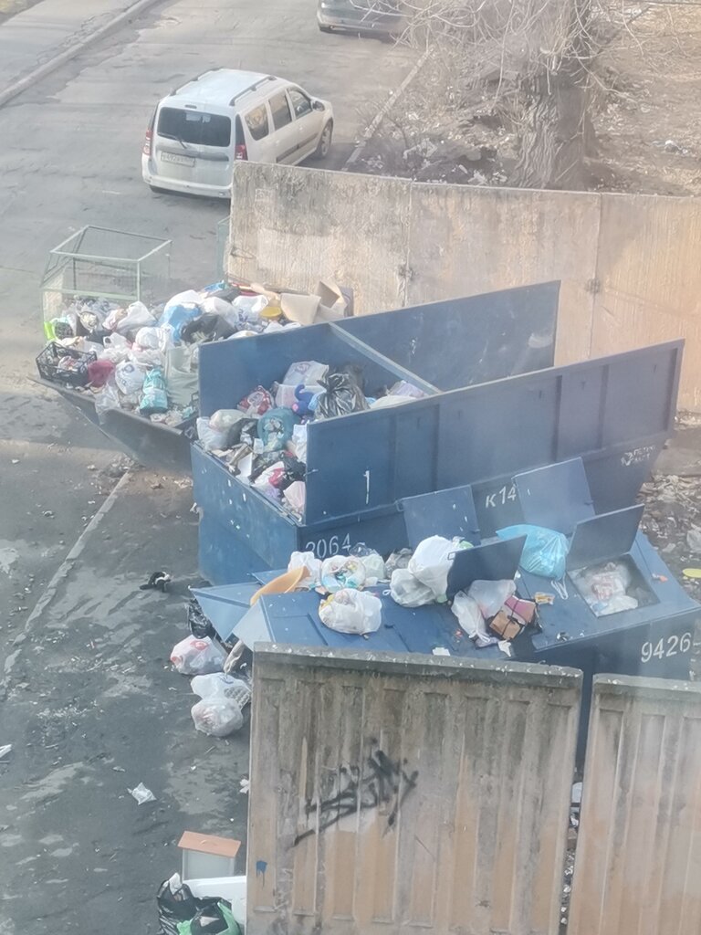Çöp alanları Trash and garbage disposal area, Saint‑Petersburg, foto