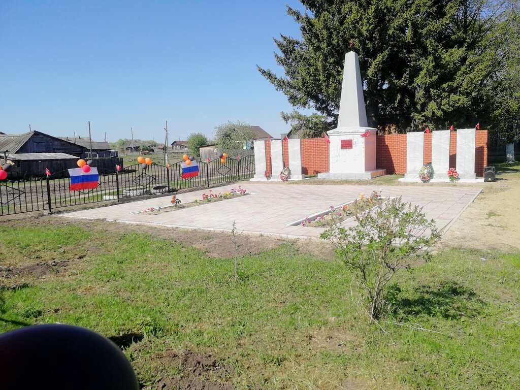 Anıt, heykel Воинам, павшим в годы Великой Отечественной войны, Tümen (Tiumenskaya) oblastı, foto