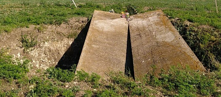 Anıt, heykel Братская могила мирных жителей, Kırım Cumhuriyeti, foto