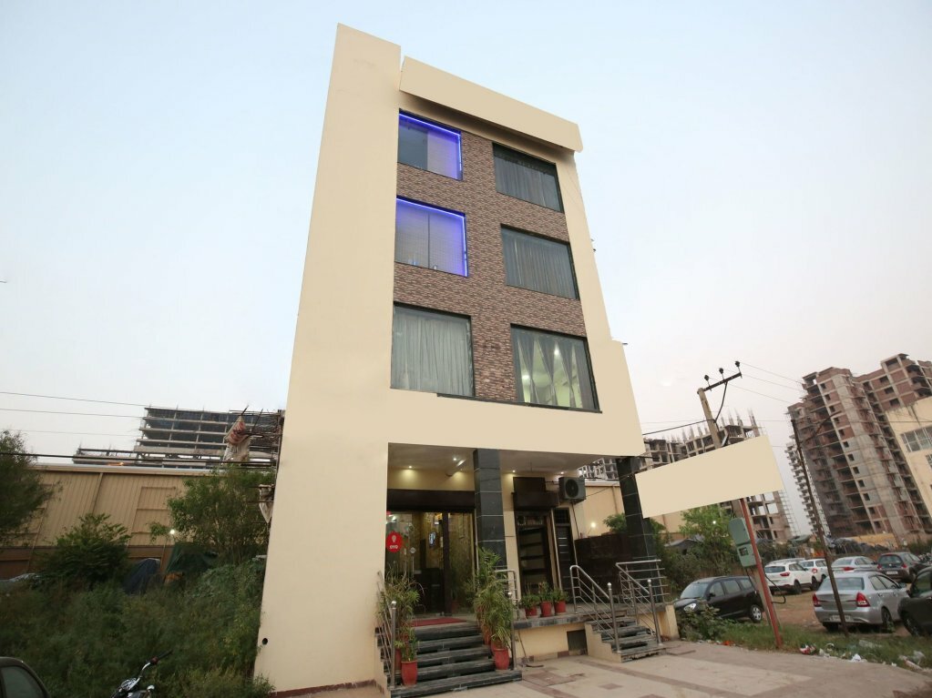Otel Oyo 28142 Hotel Sharrytel, Punjab, foto