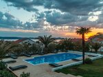 Modern Apartment With Large Pool (Državna cesta D110), kısa süreli konaklama  Zadar Bölgesi'nden