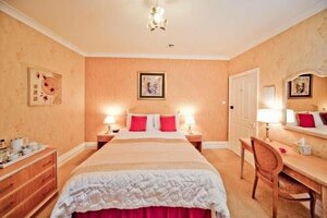 The Castleton Hotel (England, Dorset County, Swanage, Highcliffe Road), otel