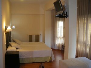 Hostal Ruiz (Calle Numancia No:49, Soria), otel