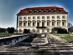Zámek Napajedla (Zlínský kraj, Zlin, Napajedla), otel  Napajedla'dan