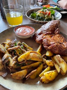 Restaurant Moskva (Tryokhsvyatskaya Street No:49А), restoran  Tver'den