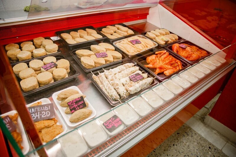 Market Novoaleksandrovskie sausages, Stavropol, foto