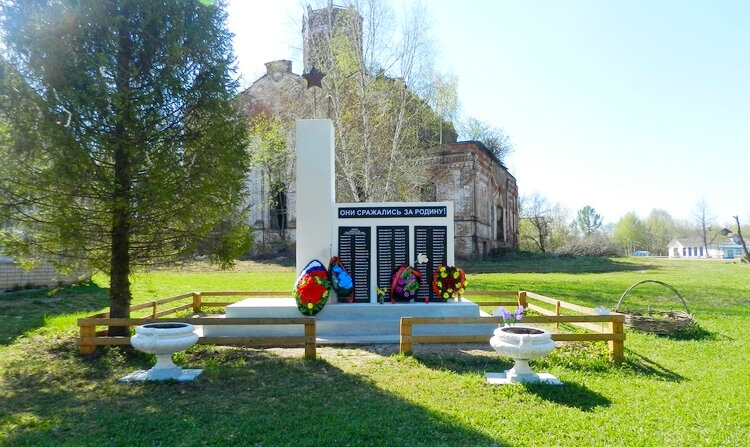 Anıt, heykel Воинам, погибшим в годы Великой Отечественной войны, Kirovskaya oblastı, foto