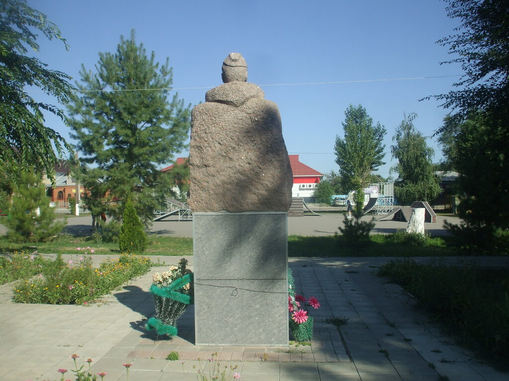 Anıt, heykel Бюст Героя Советского Союза И.И.Гайворонского, Volgogradskaya oblastı, foto