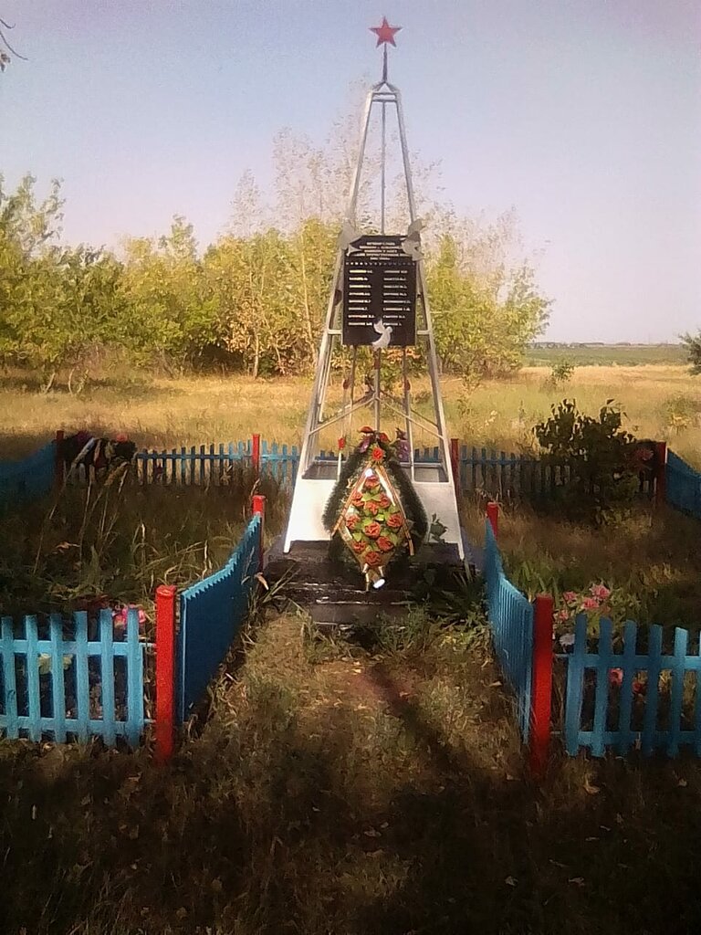 Anıt, heykel Обелиск воинам-землякам, павшим в годы Великой Отечественной войны, Omskaya oblastı, foto