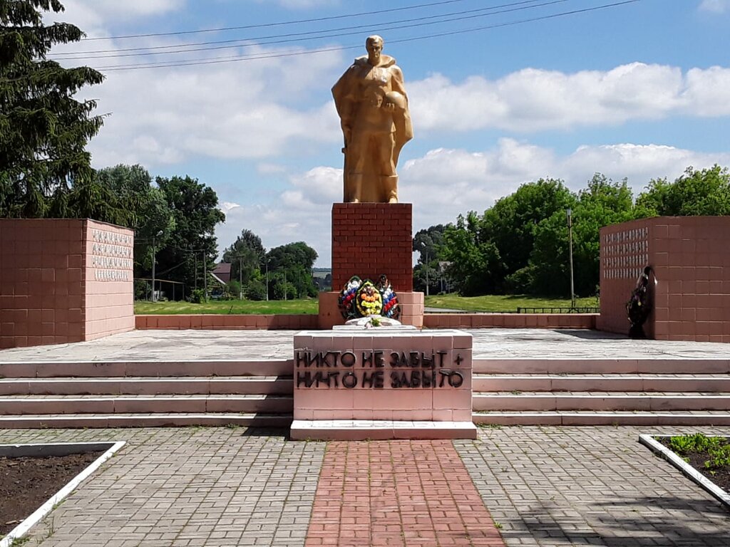 Anıt, heykel Братская могила советских солдат, погибших в боях с фашистскими захватчиками, Belgorodskaya oblastı, foto