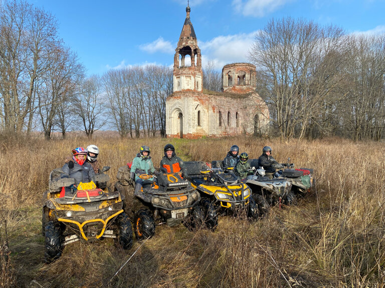 Ortodoks kiliseleri Церковь Троицы Живоначальной, Smolenskaya oblastı, foto