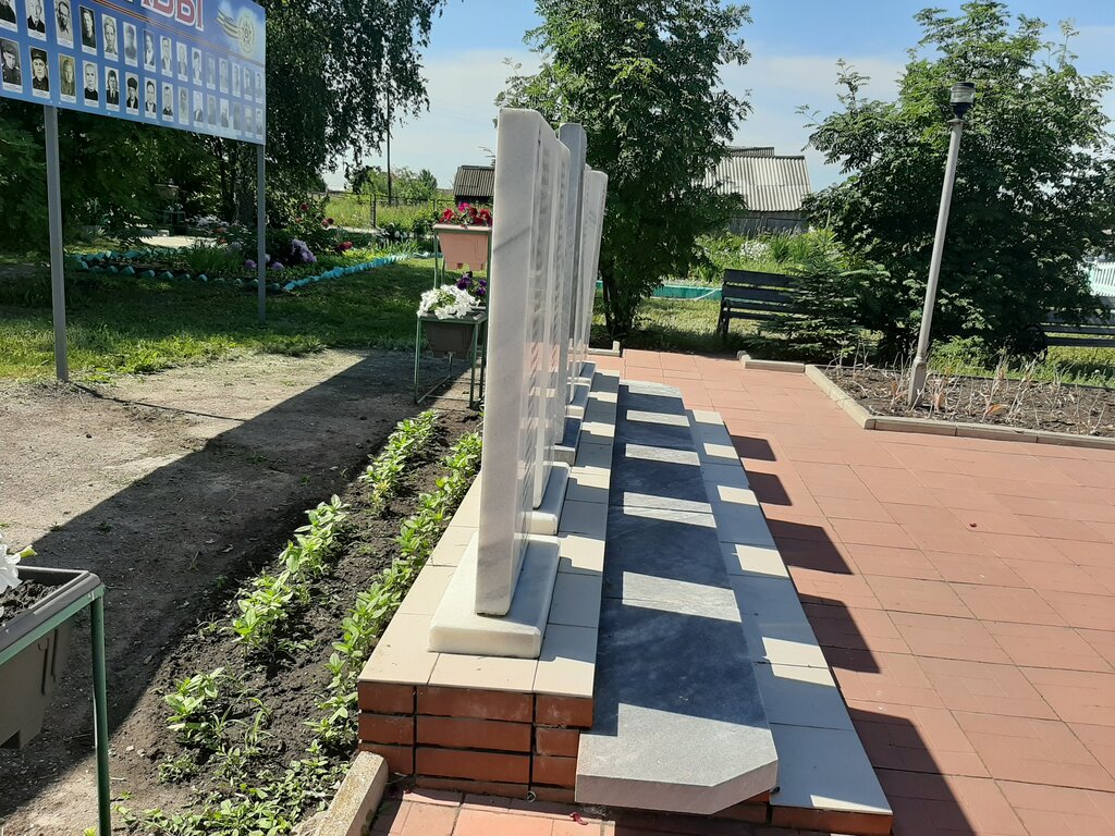 Anıt, heykel Обелиск воинам, погибшим в ВОВ, Samarskaya oblastı, foto